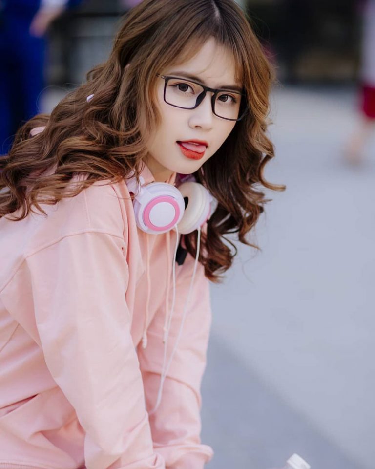 Mlem mlem là gì? Nguồn gốc và ý nghĩa của cụm từ | 35express