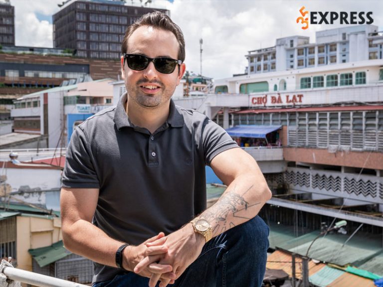 Chris Blank (Hoàng Trí) là ai? Người sở hữu Lamborghini Aventador SVJ