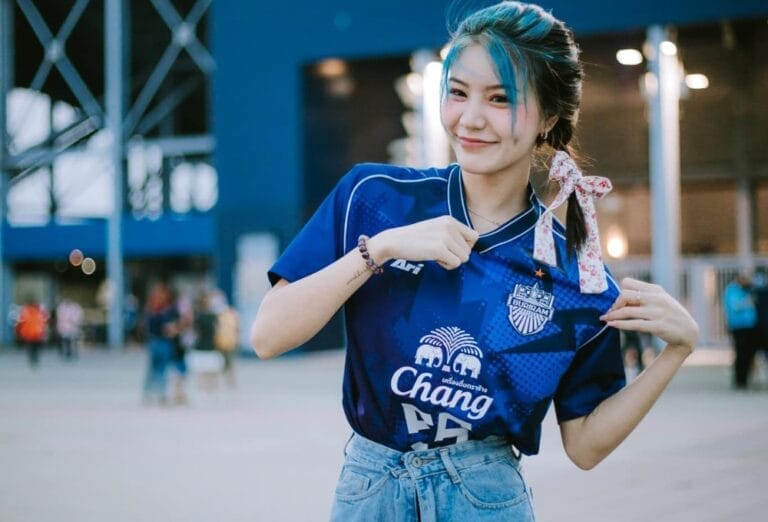 Nattacha Panitantham là ai? Cổ động viên số một của đội tuyển Thái Lan